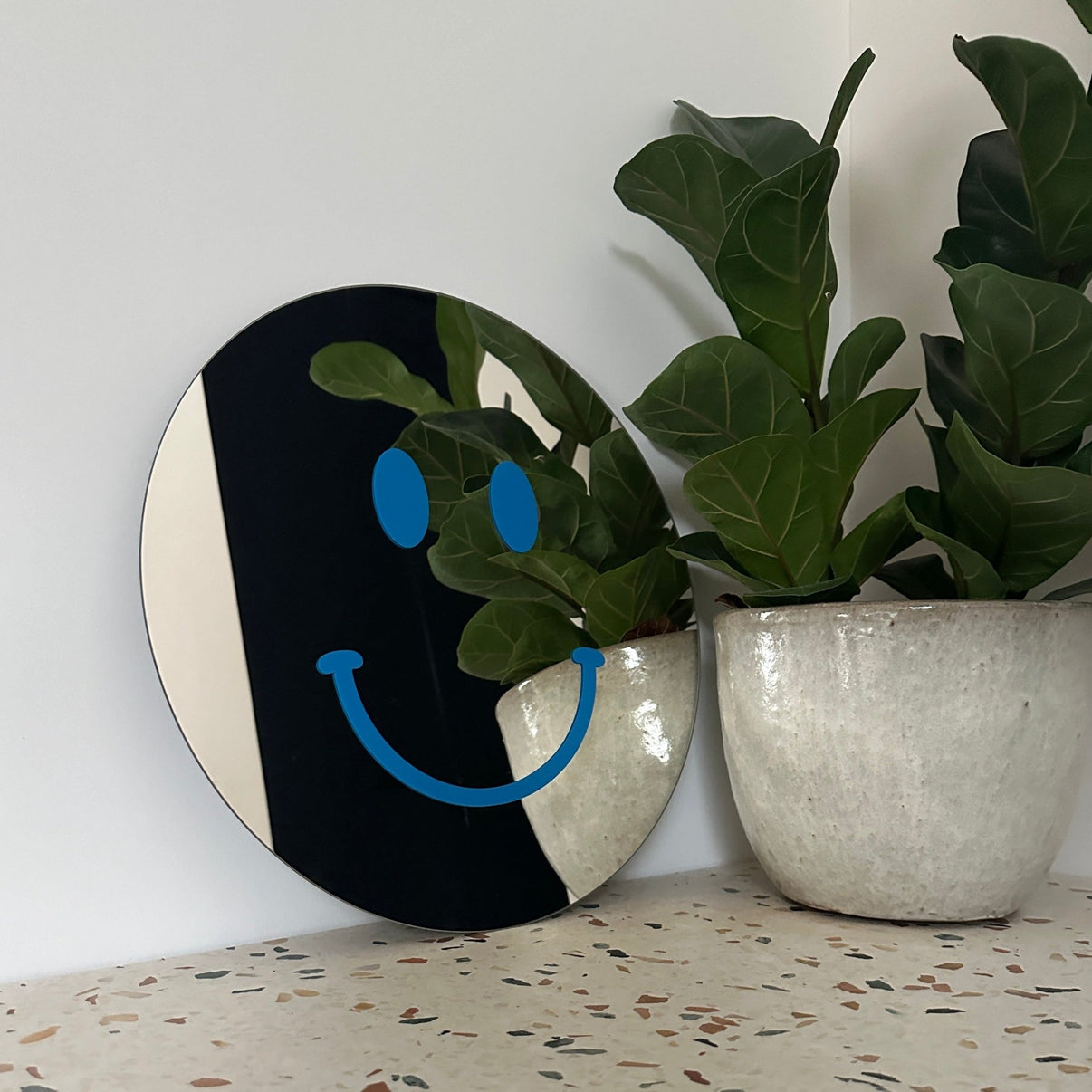 Blauwe Smiley Spiegel - Kunstzinnige Verfijning – Hi Smiley