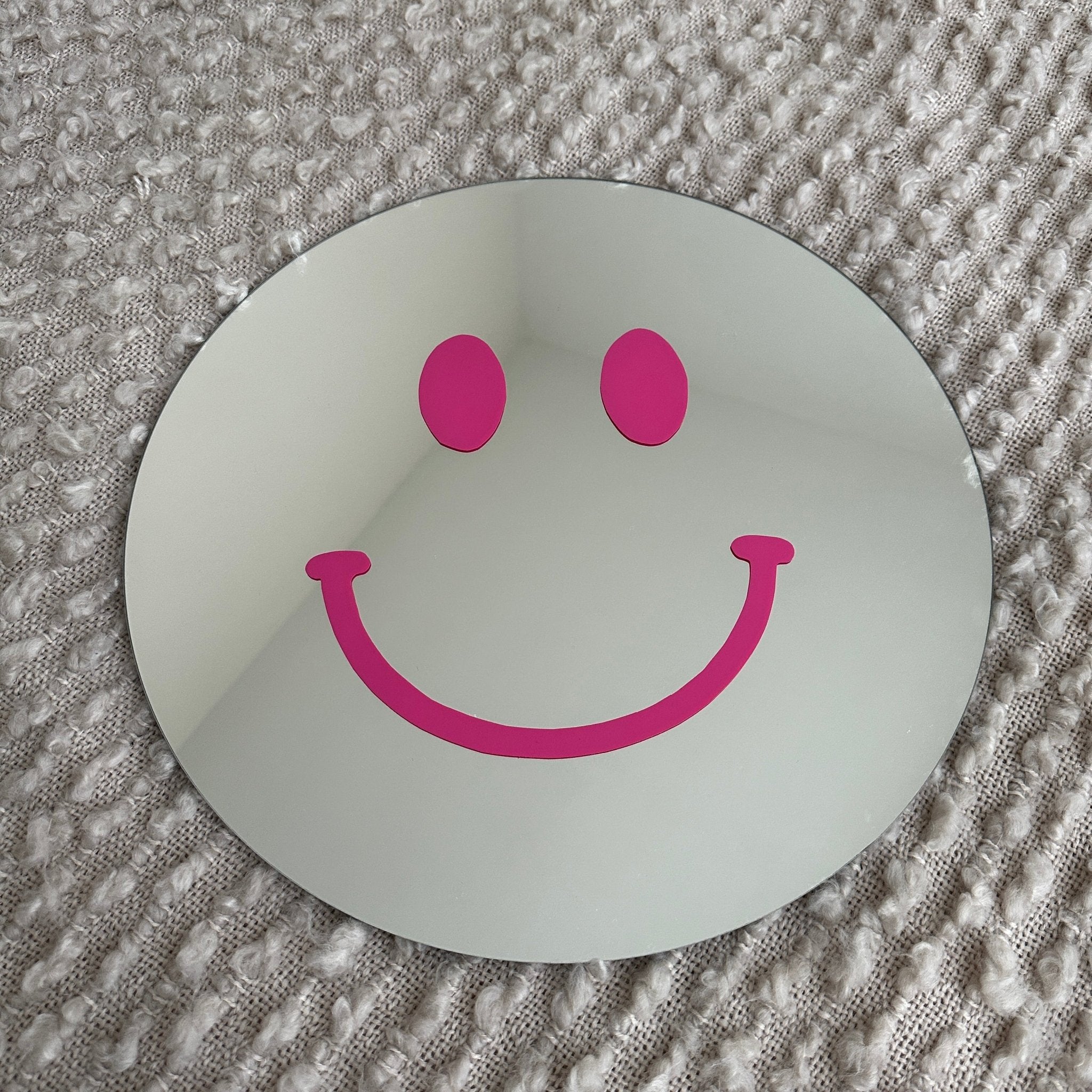 Roze Smiley Spiegel - Zachte Charme voor een Speelse Sfeer – Hi Smiley