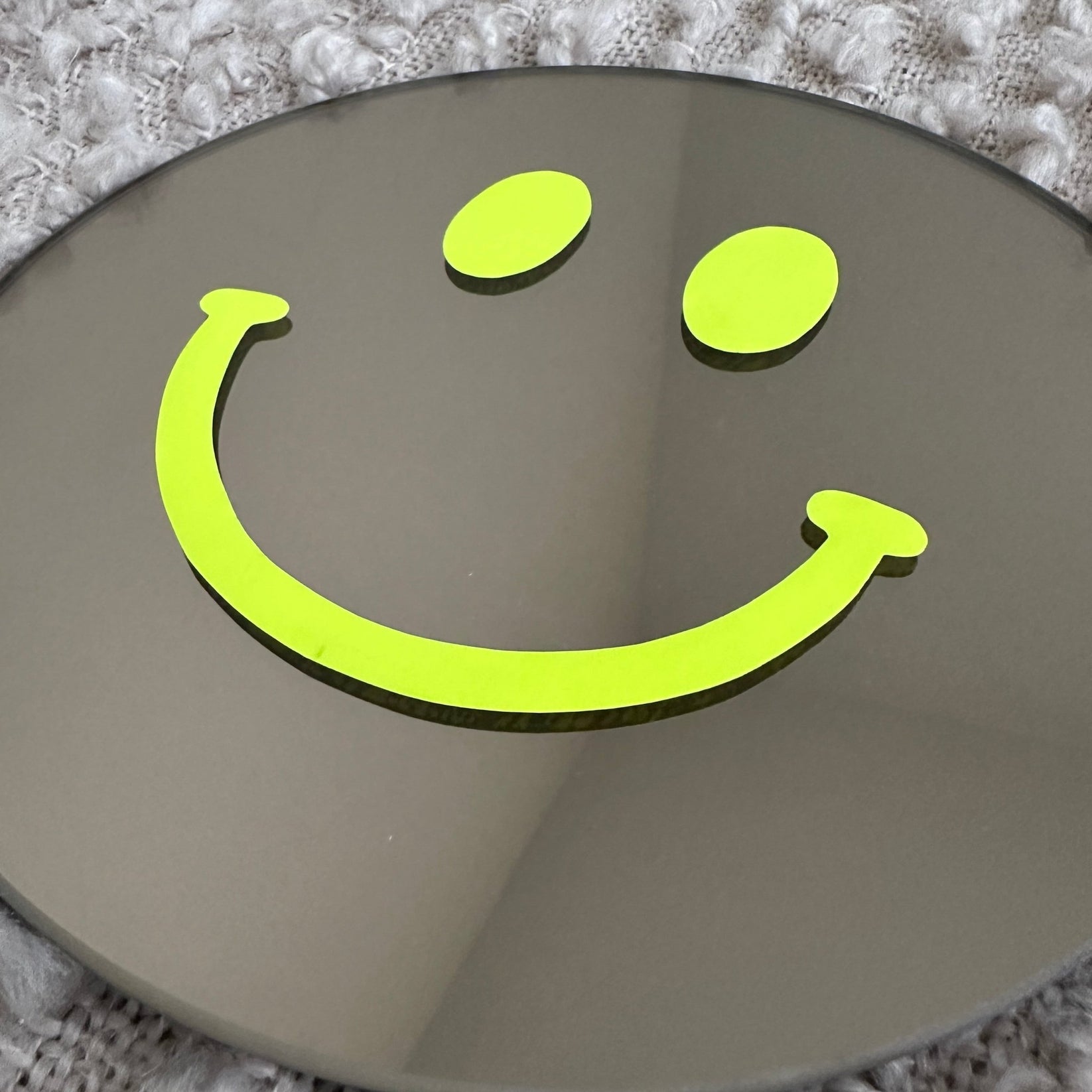 Neon Gele Smiley Spiegel - Zonnige Vreugde, Miniformaat – Hi Smiley