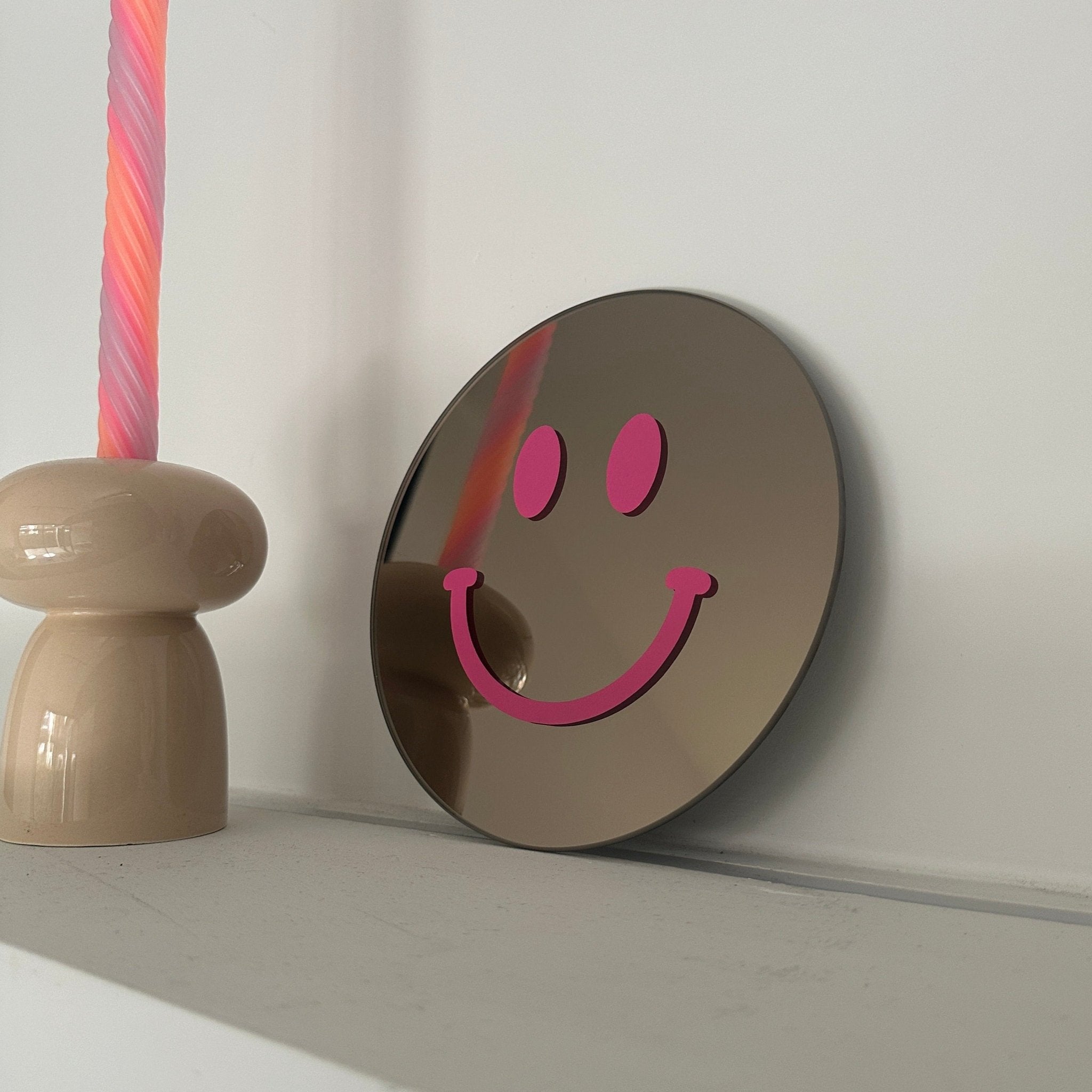 Roze Smiley Spiegel - Zachte Charme in Miniformaat – Hi Smiley